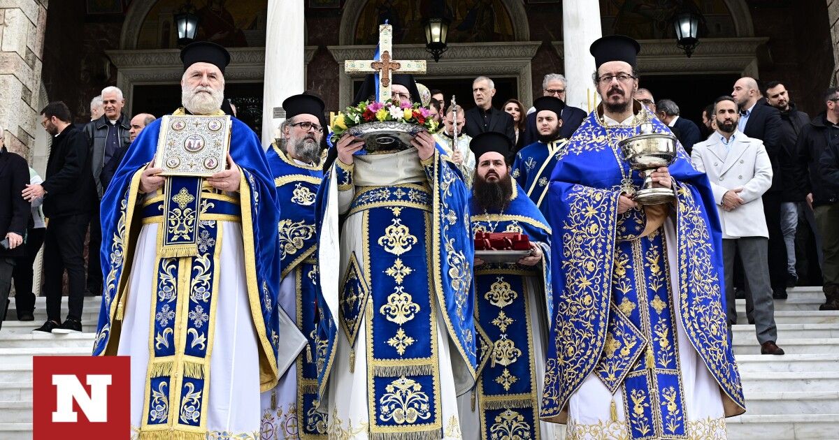 Πειραιάς: Με λαμπρότητα και πλήθος κόσμου εορτάστηκαν τα Θεοφάνεια ...