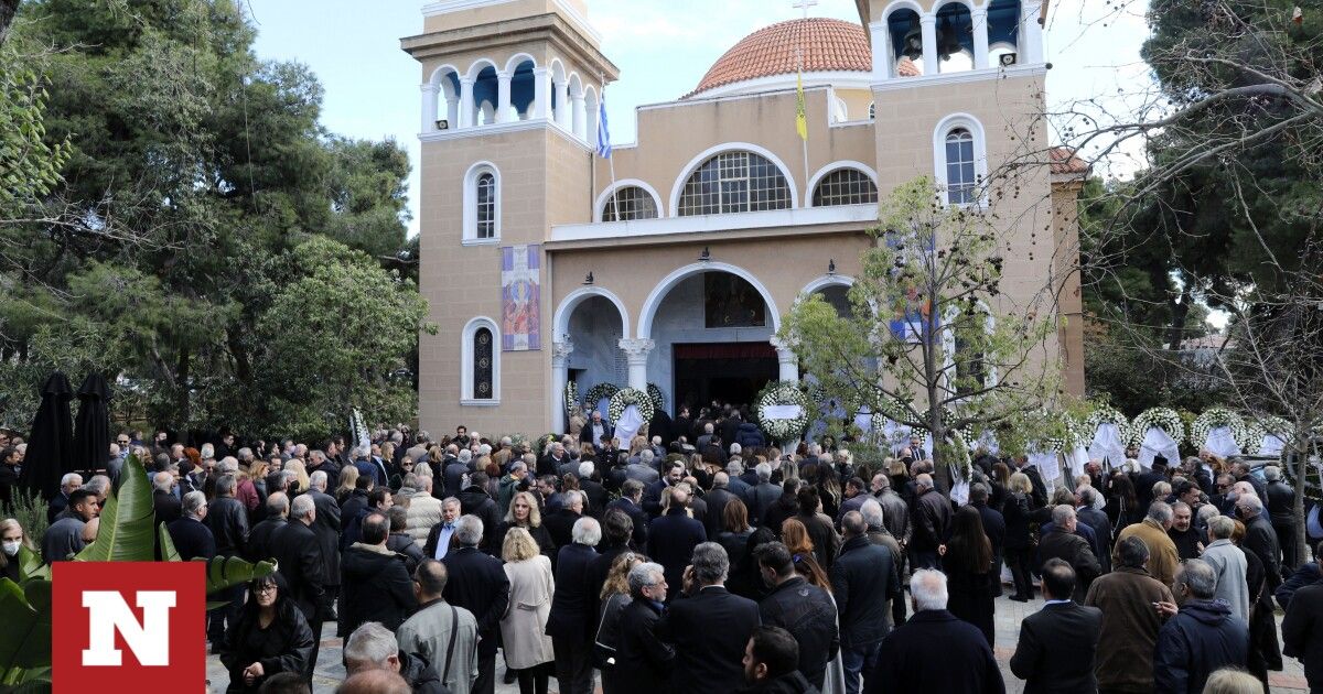 Λεωνίδας Γρηγοράκος: Συγκίνηση στην κηδεία του πρώην υπουργού και ...
