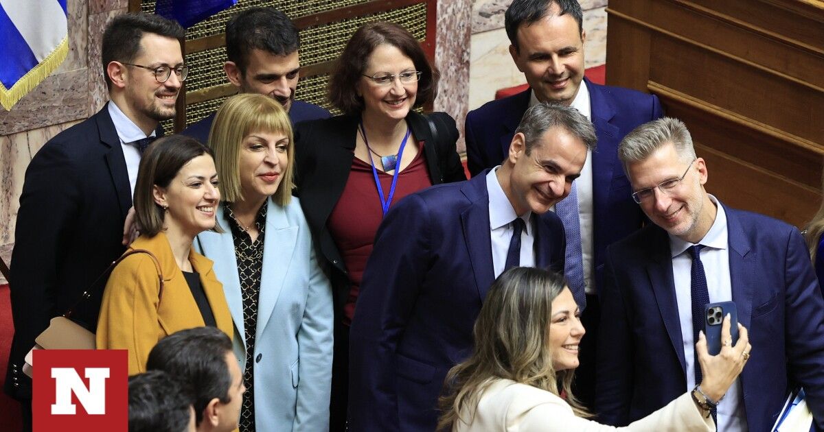 Ομόφυλα ζευγάρια: Ο πολιτικός αυτοκτονισμός της Νέας Δημοκρατίας - Στις ...