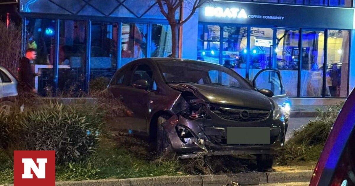 «Τρελή» πορεία αυτοκινήτου στην Λάρισα: «Καβάλησε» πεζοδρόμιο και ...