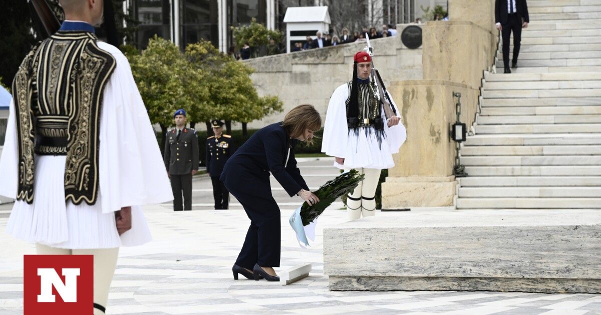 25η Μαρτίου: Η κατάθεση στεφάνου από την Πρόεδρο της Δημοκρατίας ...