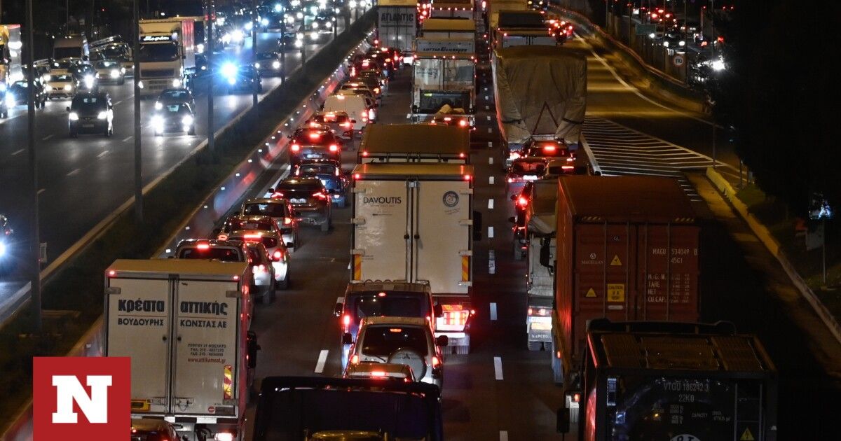 Χάος στον Κηφισό: Ανατροπή οχήματος στο ρεύμα προς Λαμία - Δύο ...