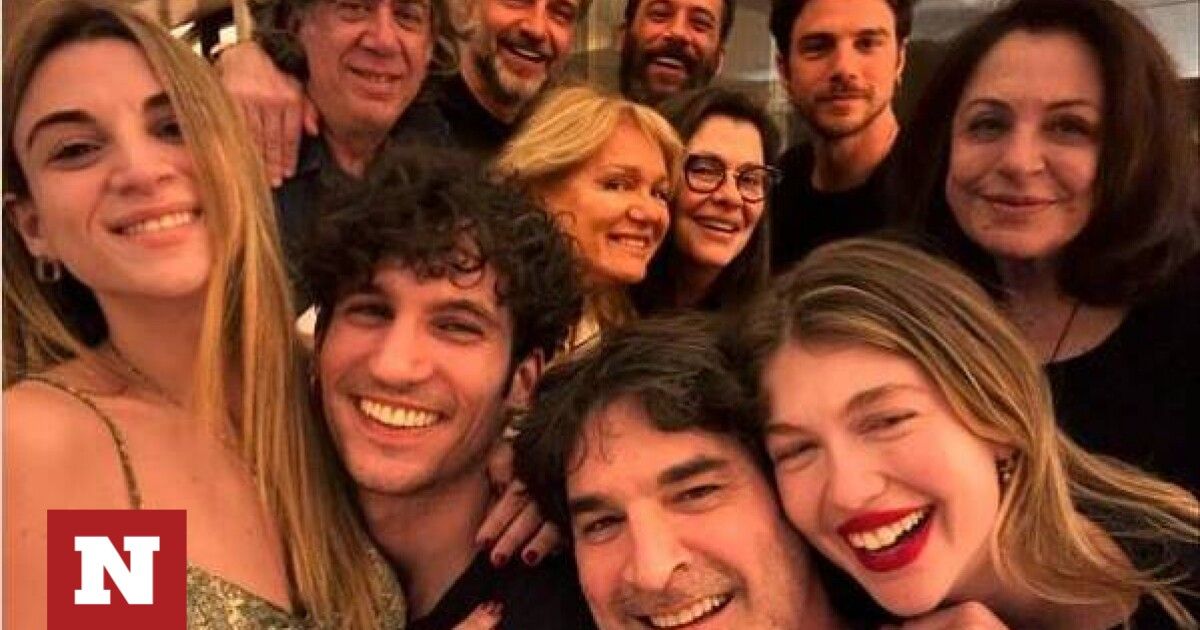 Maestro: Ο Χριστόφορος Παπακαλιάτης αγκαλιά με τους πρωταγωνιστές της ...