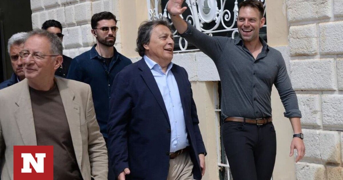 Στέφανος Κασσελάκης: Άφησε λουλούδια στο άγαλμα του Κώστα Γεωργάκη ...