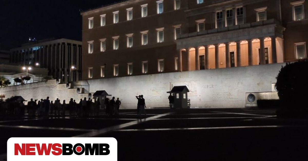 Αιφνιδιαστικό μπλακ άουτ στο Σύνταγμα - Τροχονόμοι διευκολύνουν την ...