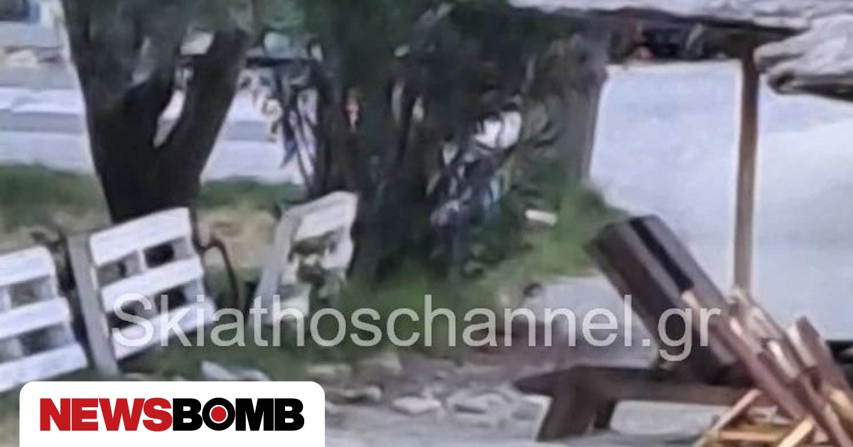 Σκόπελος: Ξαπλώστρες και ομπρέλες με άδεια πάνω στον… δρόμο που οδηγεί ...