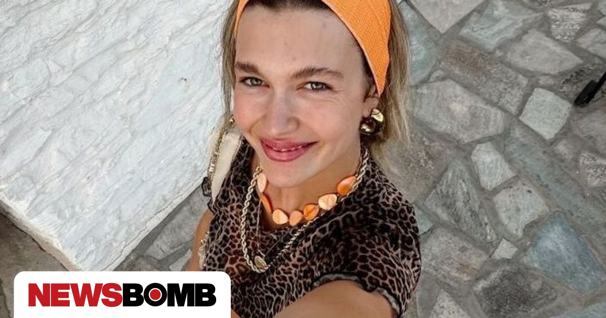 Κλέλια Ανδριολάτου: Σε μπαλκόνι της Σύρου με το νυχτικό της - Newsbomb