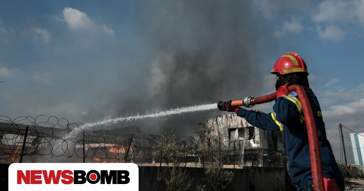 Φωτιά στο Κορωπί - Newsbomb