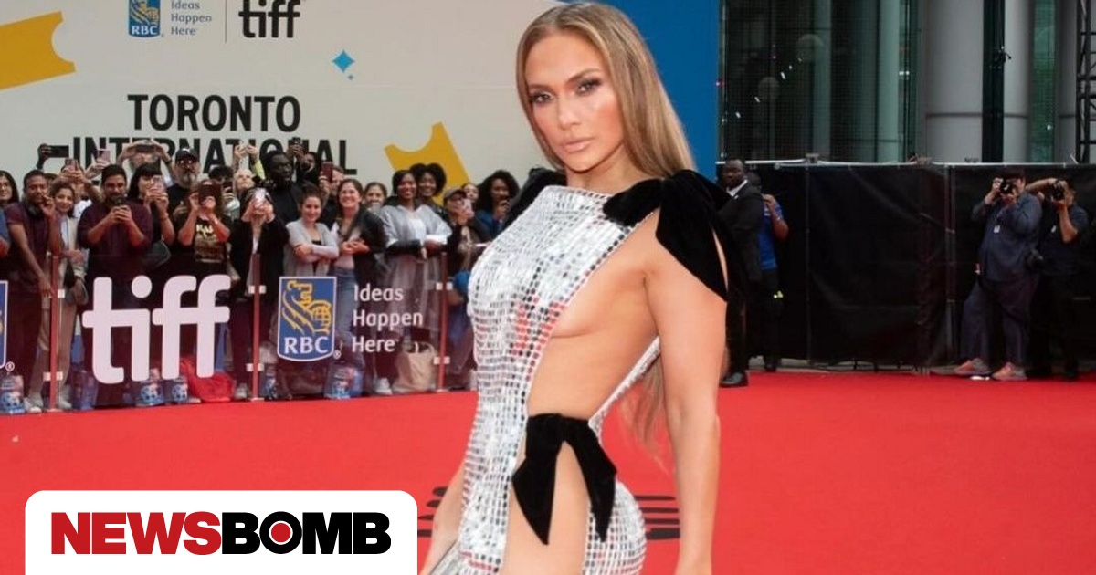 Αποθεώθηκε η Τζένιφερ Λόπεζ: Η καυτή εμφάνιση στο κόκκινο χαλί που έγινε viral στα social media ...