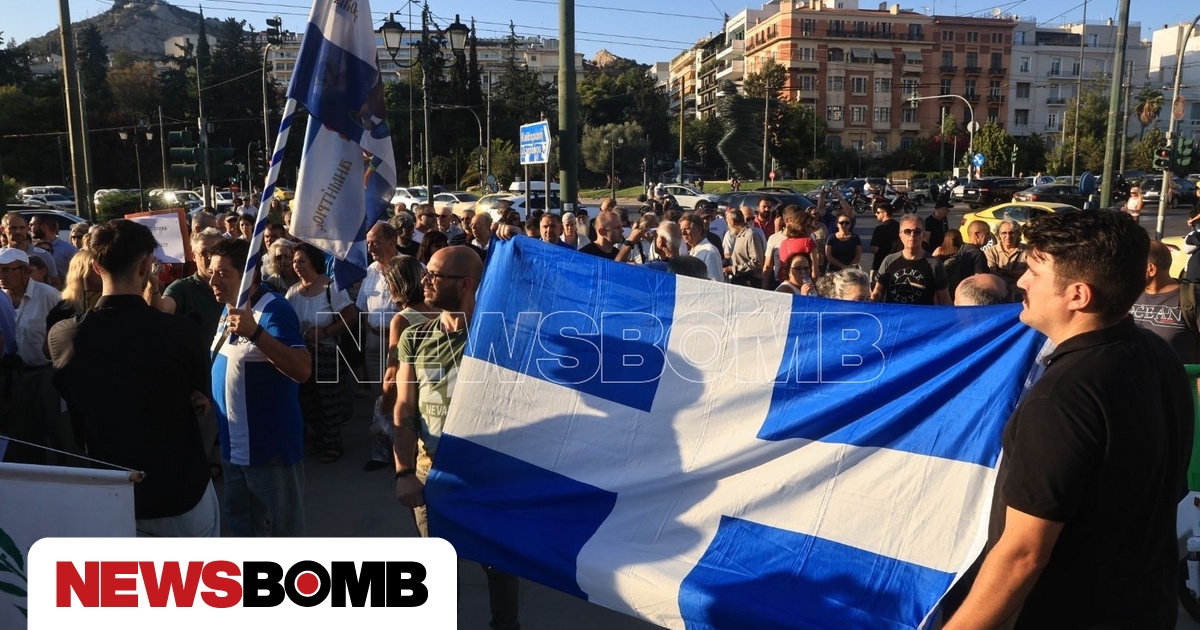 Νίκος Παπαδόπουλος έξω από την Εθνική Πινακοθήκη: «Βεβηλώνουν την πίστη ...