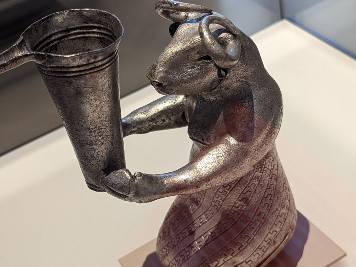 Kneeling bull figurine from Iran offers clues to Proto-Elamite rituals ...