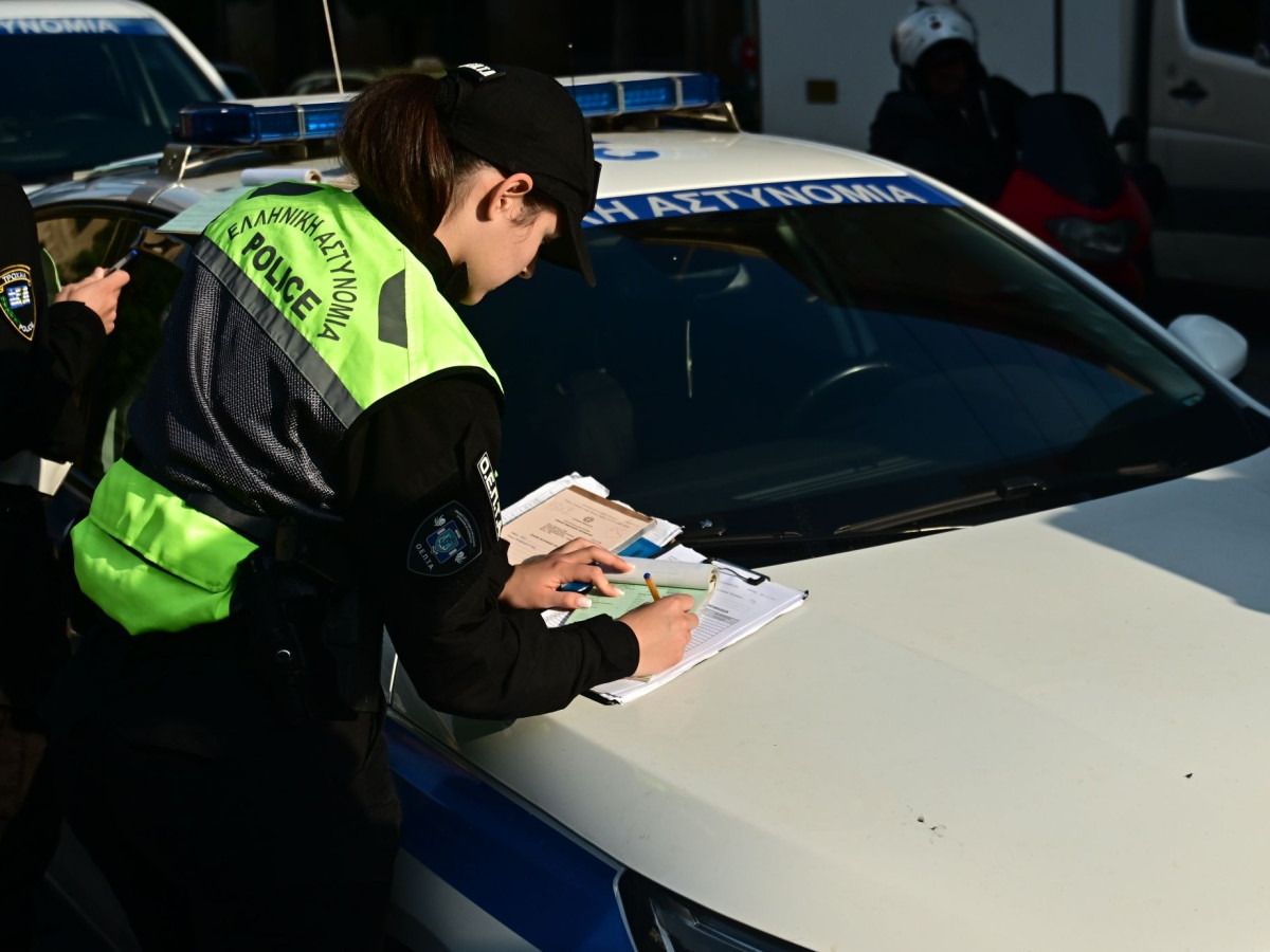 Greek police combat online groups that warn drivers about traffic ...