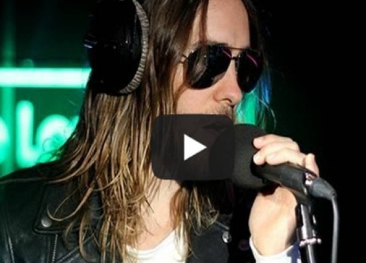Ο Jared Leto τραγουδάει το «Stay» της Rihanna και είναι υπέροχος ...