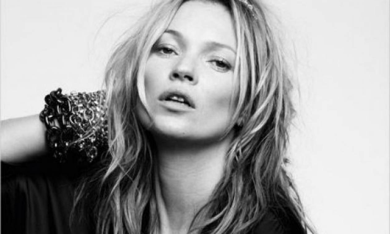 Η Kate Moss αποτίει φόρο τιμής στον David Bowie όπως εκείνη ξέρει