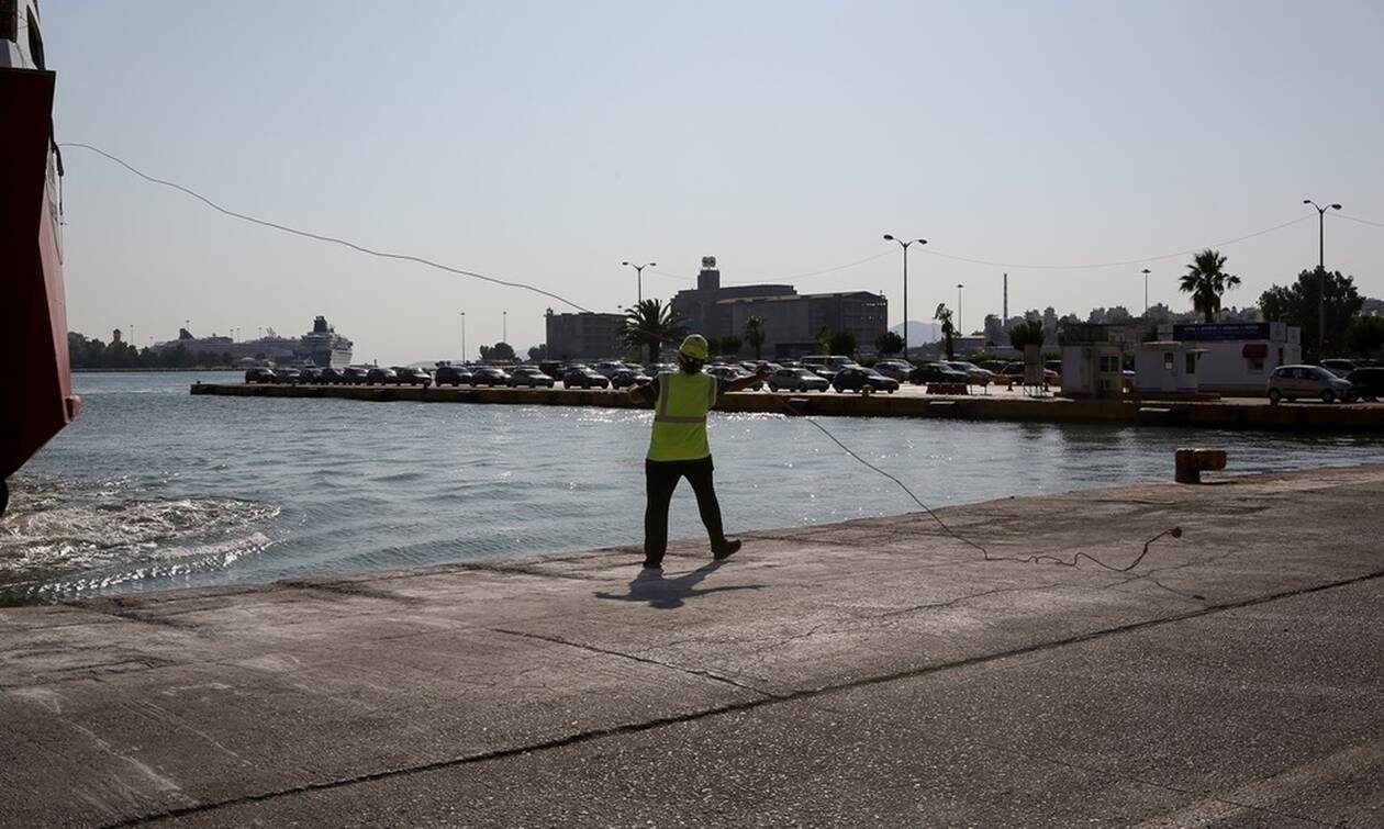 Πειραιάς: Μεθυσμένος ο 25χρονος οδηγός του αυτοκινήτου που έπεσε στο ...