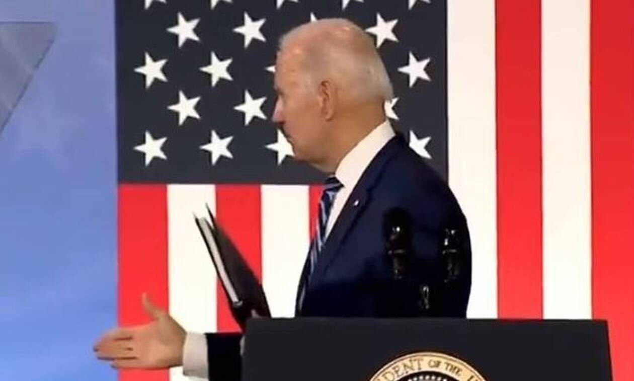 Τζο Μπάιντεν: Η «αόρατη» χειραψία έγινε viral - Newsbomb