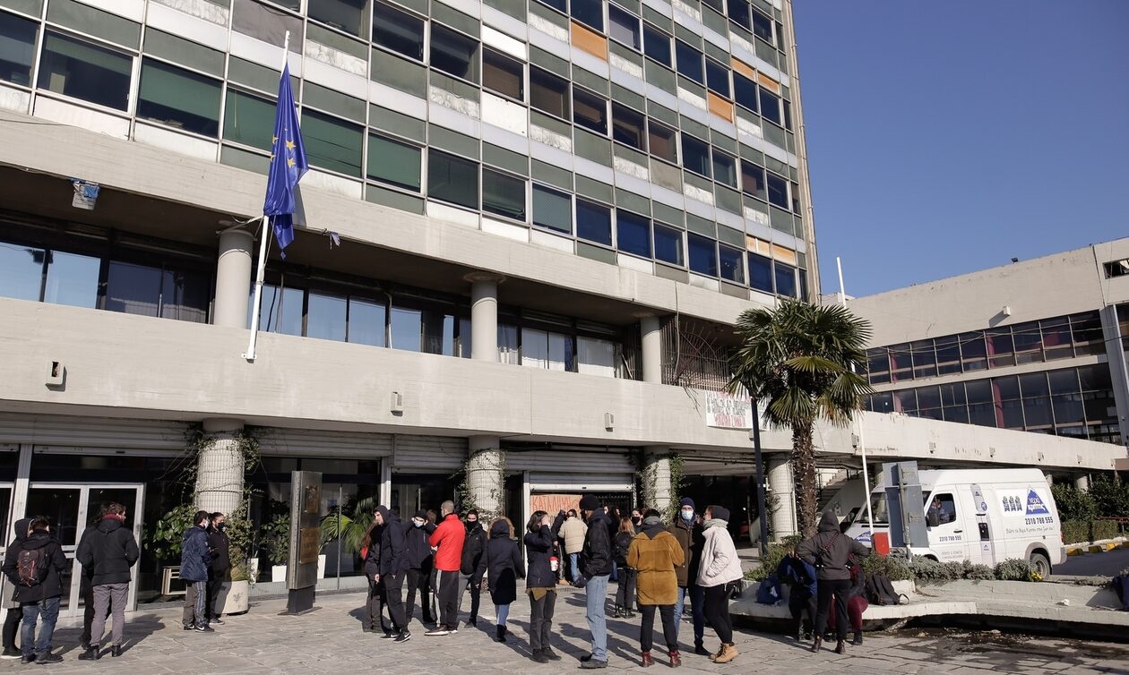 ΑΠΘ: Φοιτήτρια καταγγέλλει σεξουαλική παρενόχληση στο μπάνιο της εστίας ...