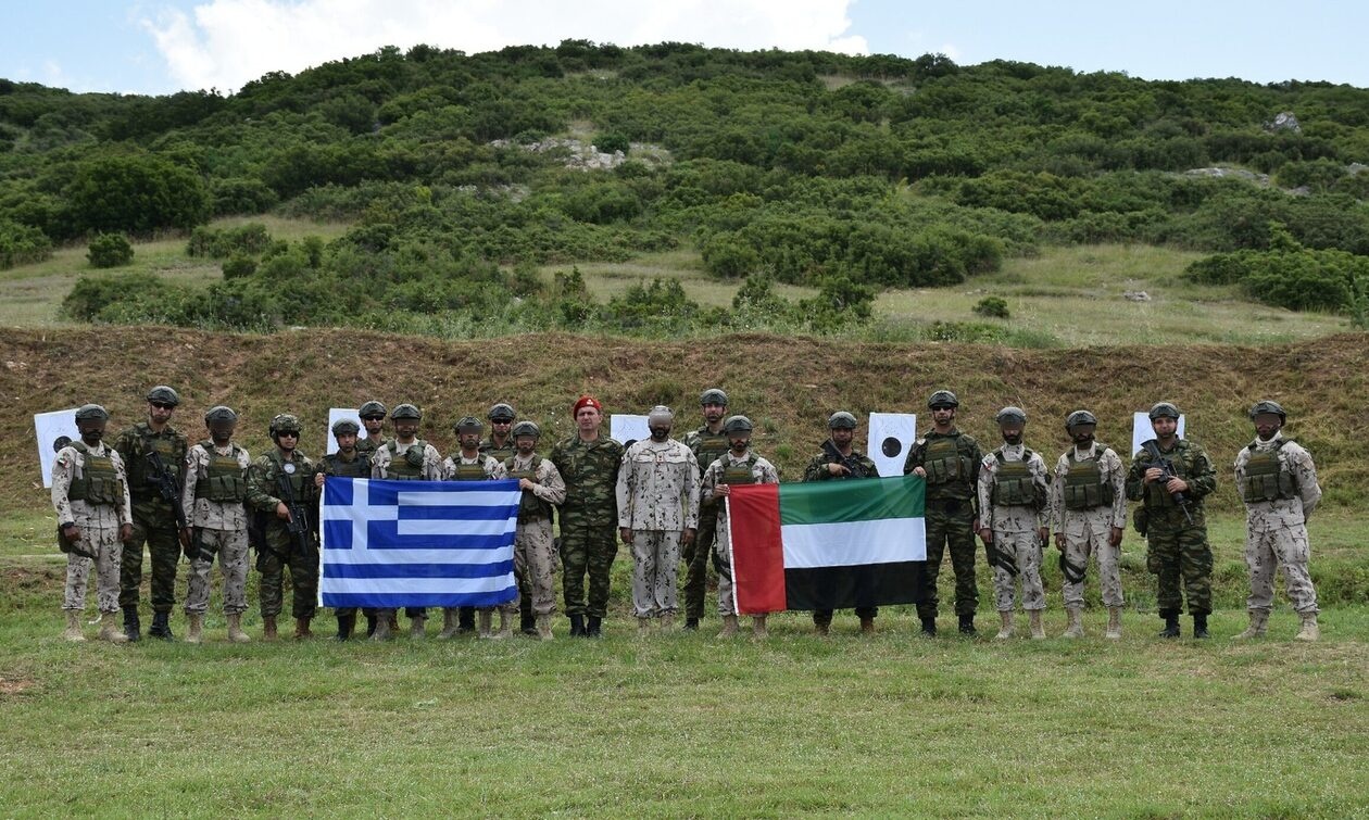 Αξιωματικοί των ΗΑΕ εκπαιδεύονται στην Ελλάδα - Newsbomb