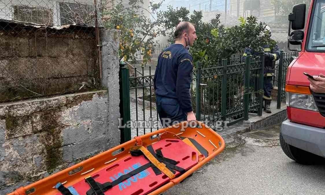 Φωτιά σε διαμέρισμα στη Λαμία - Απεγκλώβισαν νεαρό άτομο οι πυροσβέστες ...