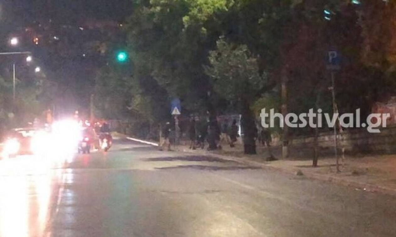 Βίντεο: Άγρια συμπλοκή μεταξύ Αλγερινών και αντιεξουσιαστών στο κέντρο ...