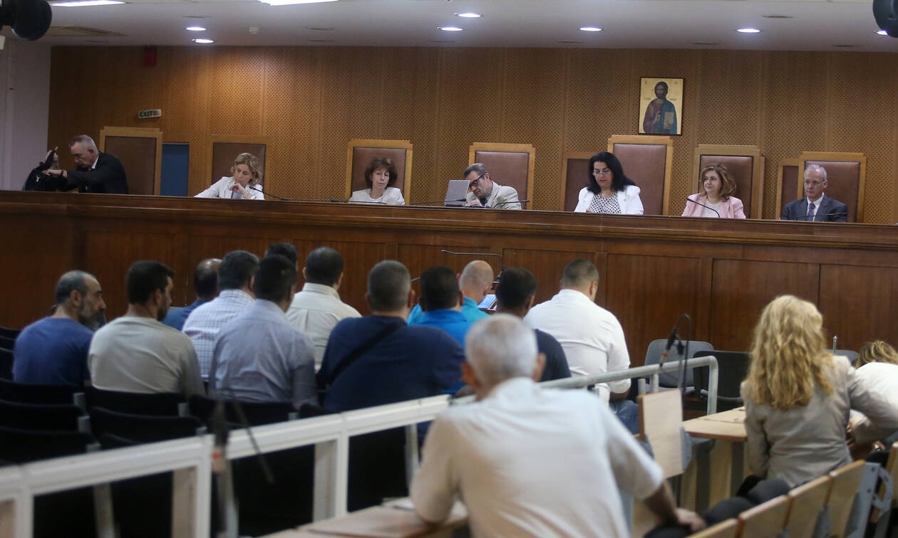 Χρυσή Αυγή: Απαλλαγή των κατηγορουμένων για την επίθεση στο «Συνεργείο ...