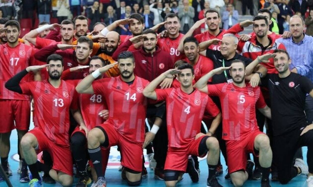 Σάλος: Τούρκοι παίκτες στην Ελλάδα χαιρέτησαν στρατιωτικά - Newsbomb