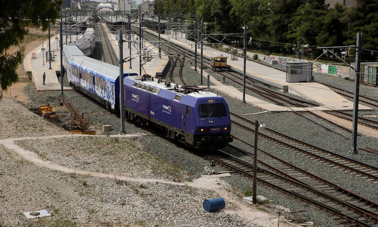 Κατάληψη στον σιδηροδρομικό σταθμό του Ρέντη - Χαμός με την απεργία ...