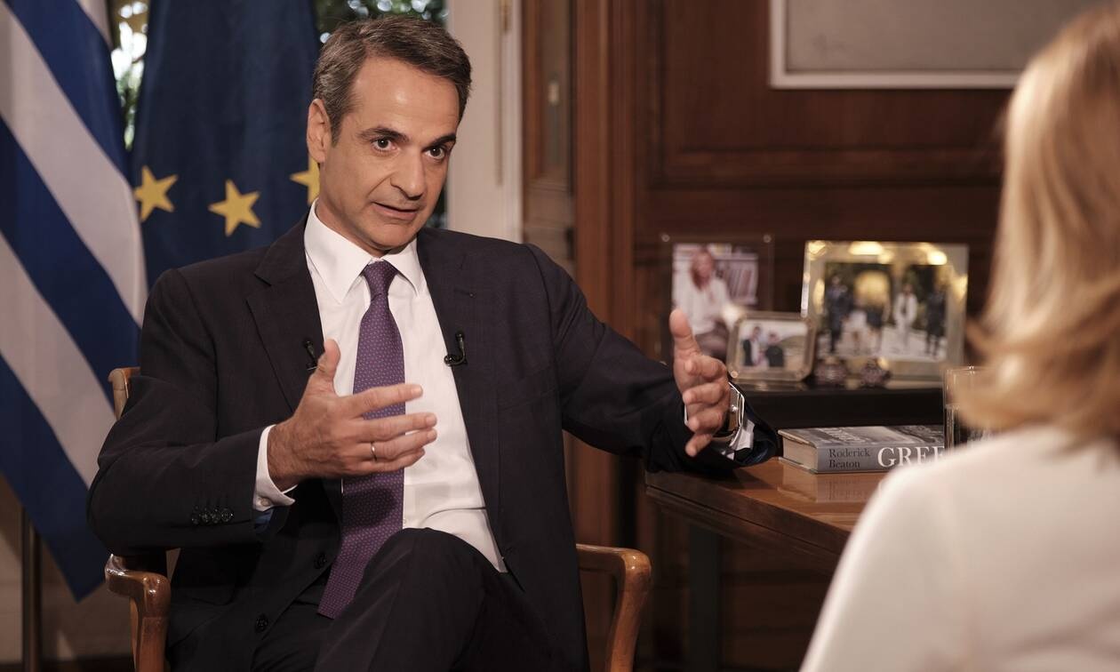 Αυτό είναι το βιβλίο που είχε ο Μητσοτάκης στο γραφείο του κατά τη ...
