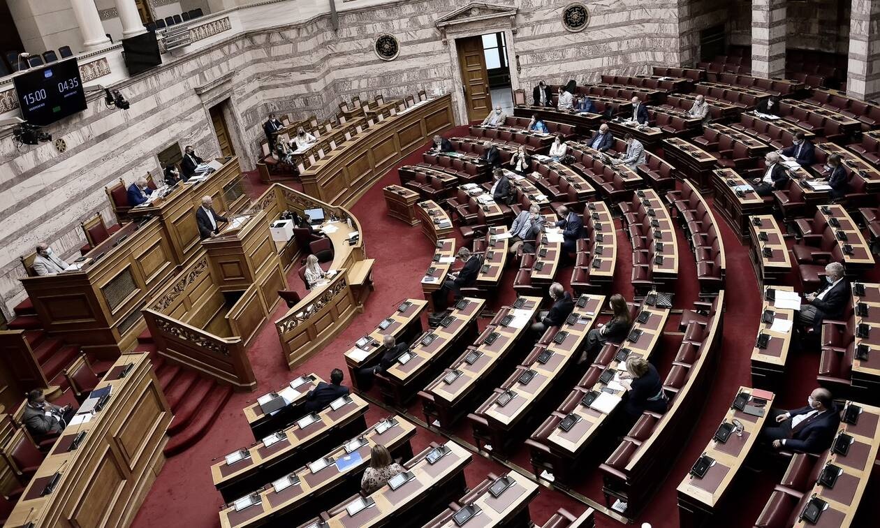 Βουλή: Υπερψηφίστηκαν οι επίμαχες τροπολογίες για τα εργασιακά - Newsbomb