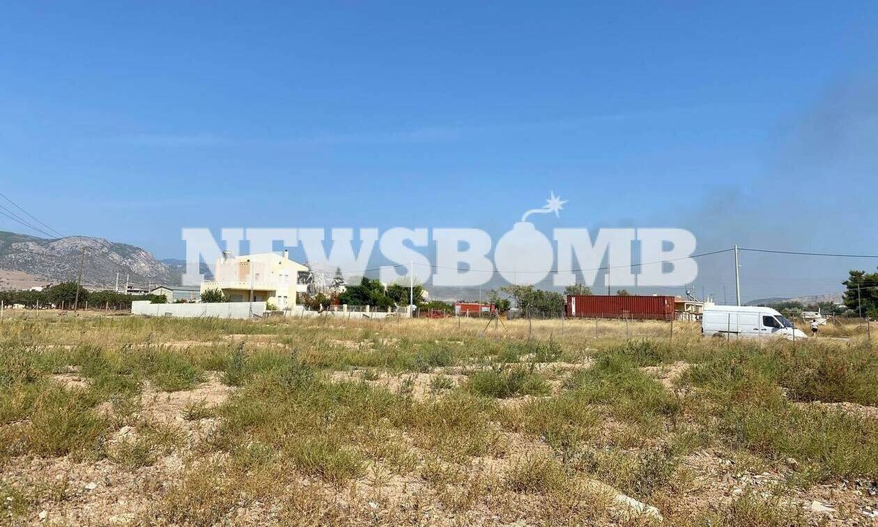 Φωτιά στην Αττική: Υπό μερικό έλεγχο η πυρκαγιά σε αποθήκη στον ...