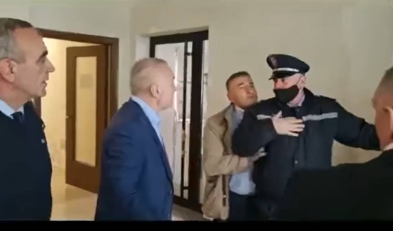 Αλβανία: Απίστευτο ξέσπασμα του Προέδρου της χώρας κατά αστυνομικών ...