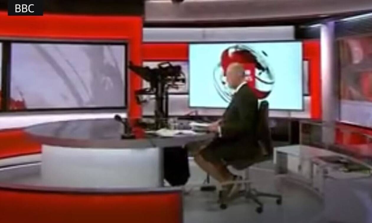 Βρετανία: Πώς γνωστός δημοσιογράφος του BBC «κάηκε» από ένα λάθος πλάνο ...