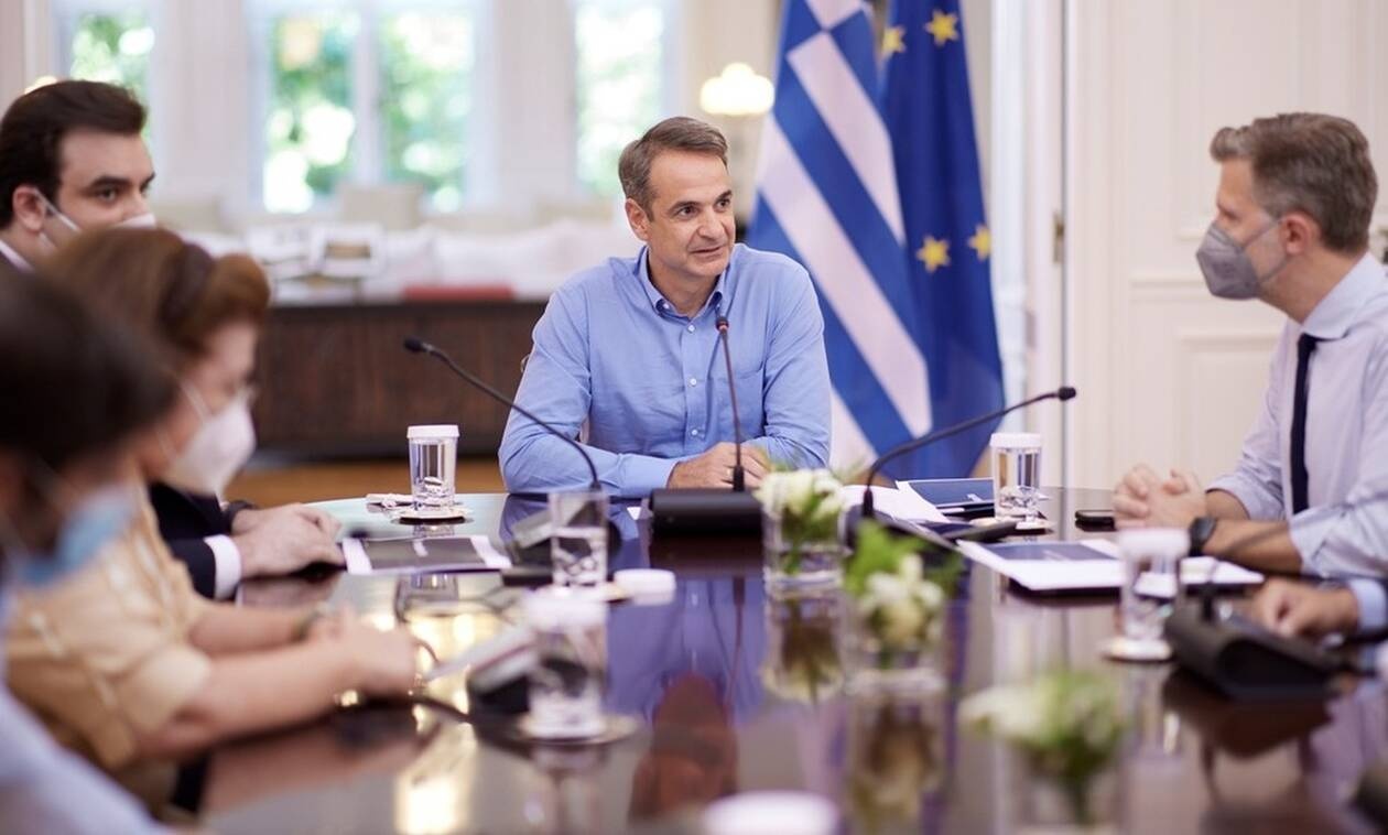 Κυβέρνηση: Νέες διευκολύνσεις στους εμβολιασμένους - Ζητούμενο η ...