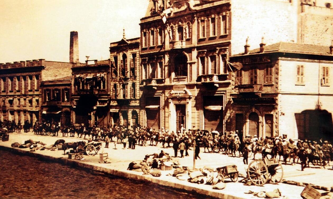«Η Σμύρνη μάνα καίγεται» - Ο ματωμένος Αύγουστος του 1922 και η ...