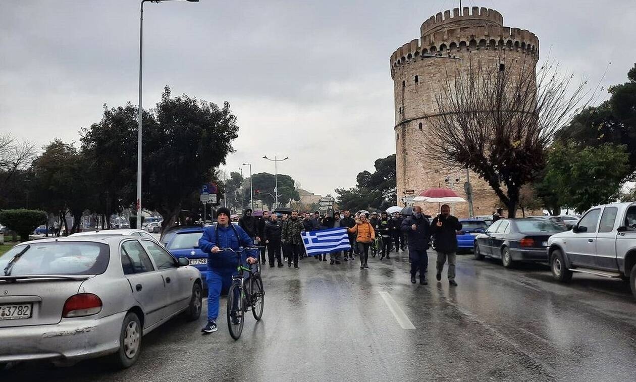 Οργισμένη διαμαρτυρία στη Θεσσαλονίκη: «Είμαστε όλοι Τζόκοβιτς» - Δείτε ...