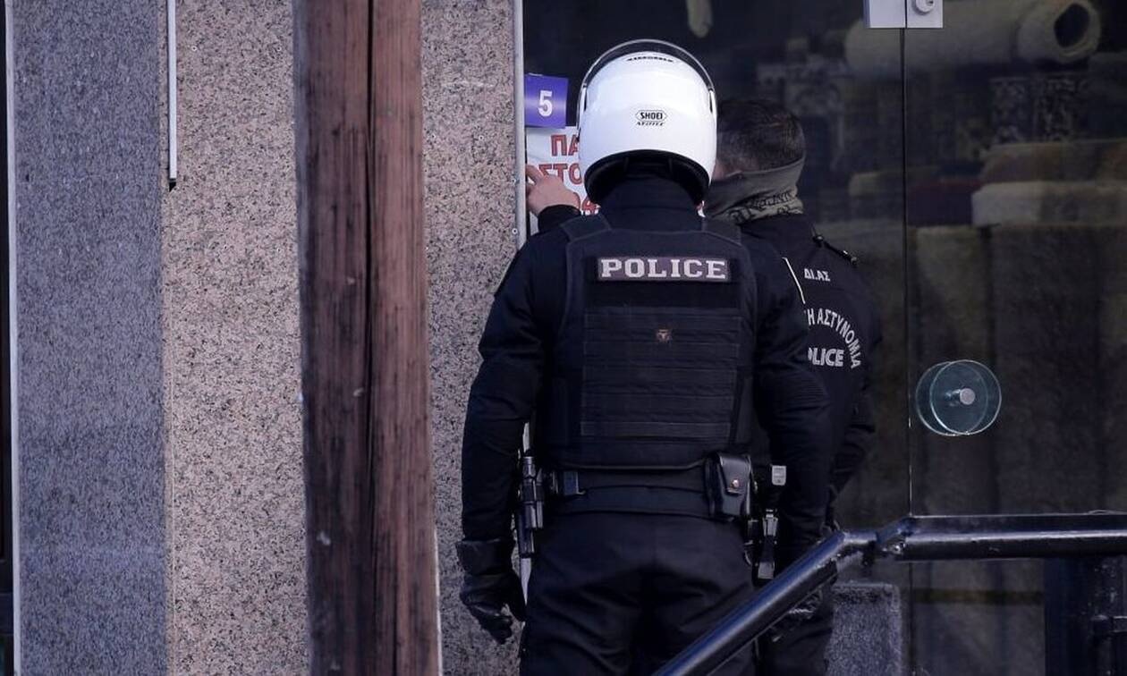 Επεισόδια στο κέντρο της Αθήνας - Τραυματίστηκαν αστυνομικοί - Newsbomb