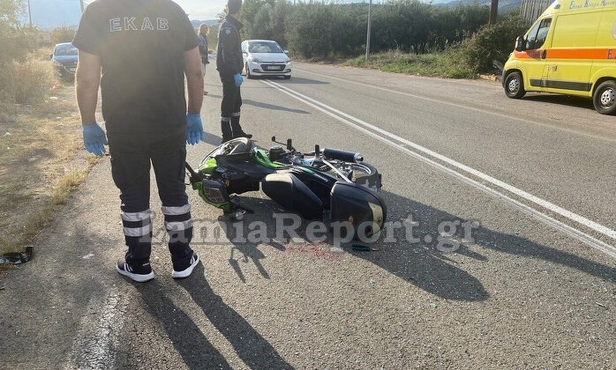 Παραλίγο τραγωδία στη Φθιώτιδα: Μηχανάκι έπεσε στο πίσω μέρος ...
