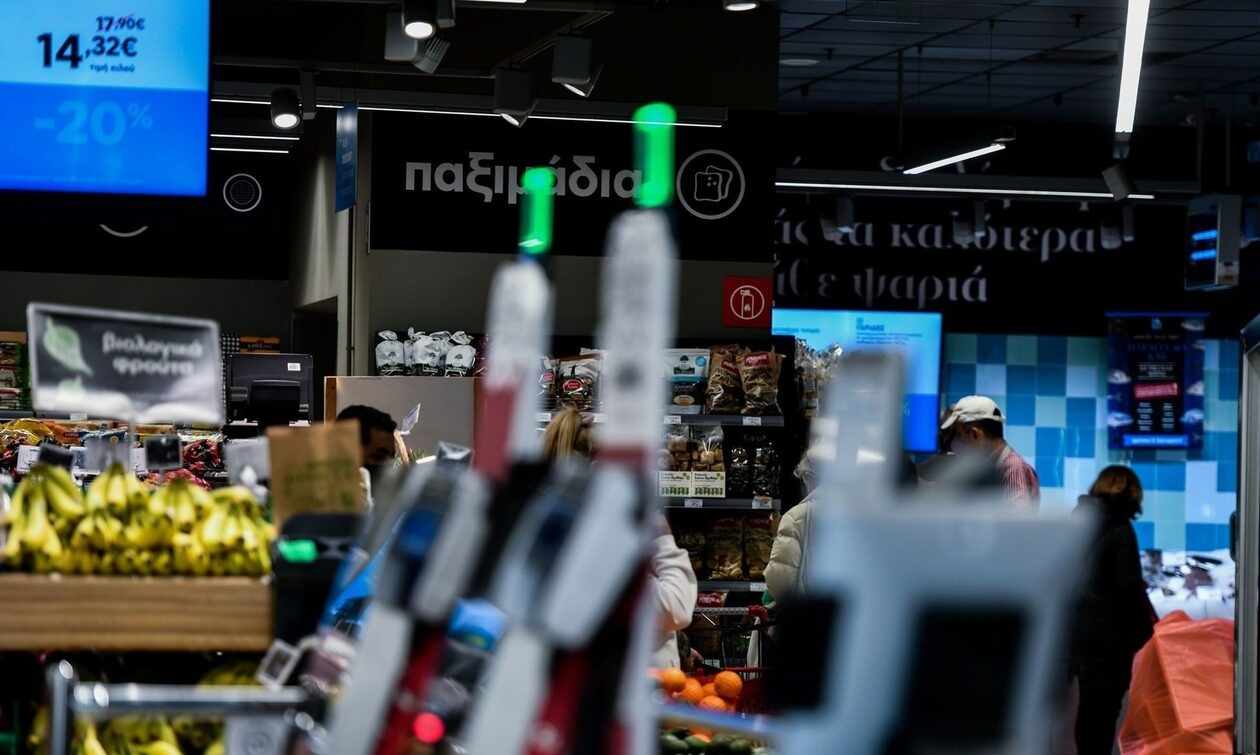 Καλάθι της νοικοκυράς: Αυτά είναι τα 50 προϊόντα που θα «προστατευθούν ...