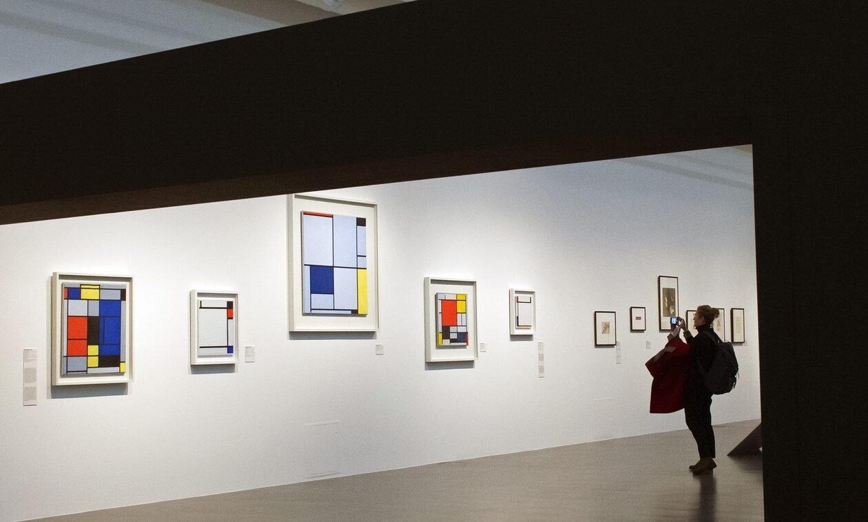 Πίνακας του Μοντριάν ήταν για 75 χρόνια κρεμασμένος ανάποδα σε μουσεία - Newsbomb