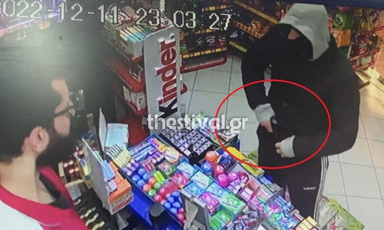 Θεσσαλονίκη: Καρέ-καρέ η ένοπλη ληστεία σε μίνι μάρκετ - Newsbomb