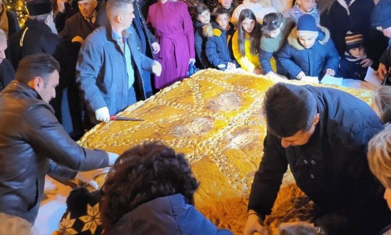 Χριστούγεννα:Το μέλωμα του Χριστού στην Αρναία με χριστόψωμο 400 κιλών ...