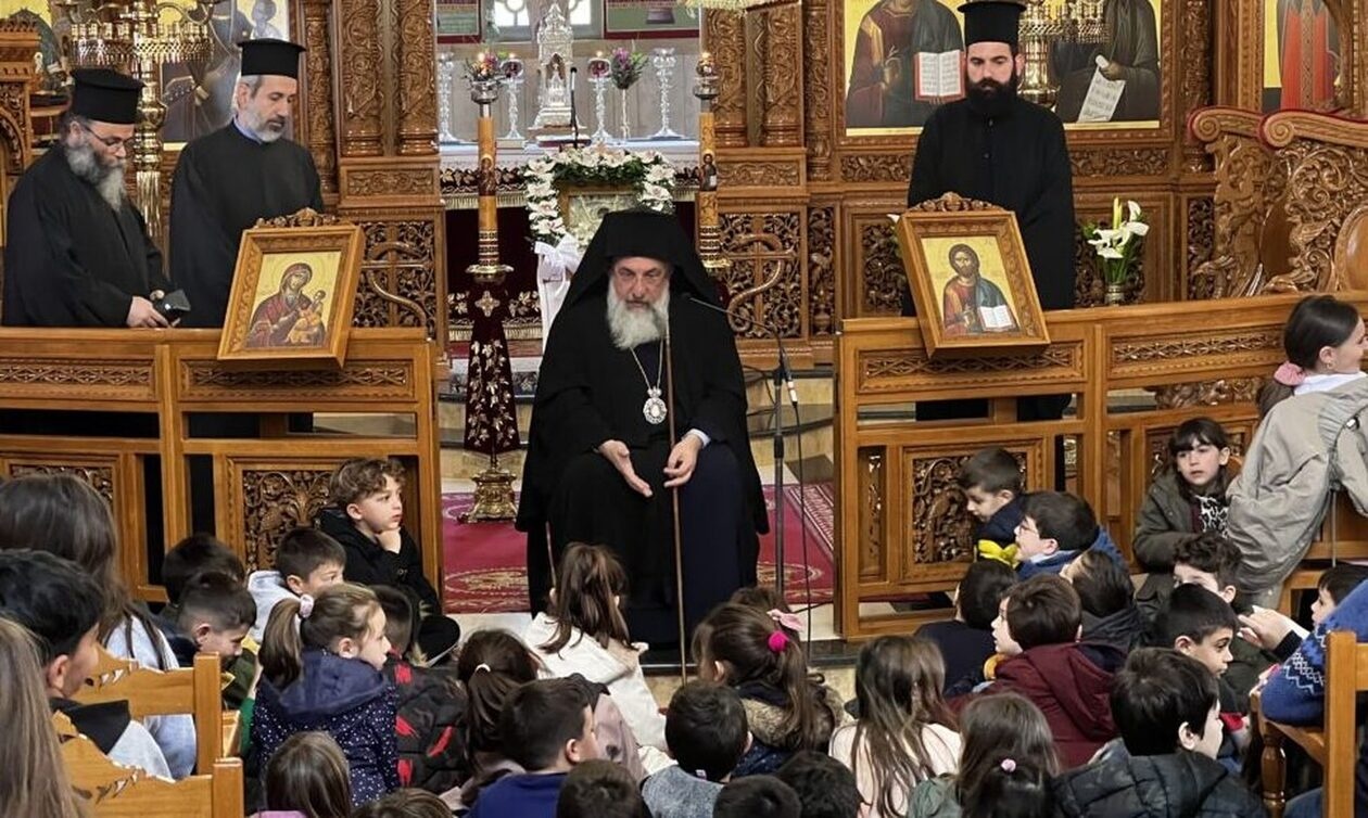 Ο Αρχιεπίσκοπος Κρήτης μίλησε στα μικρά παιδιά για την Παναγία και τον ...