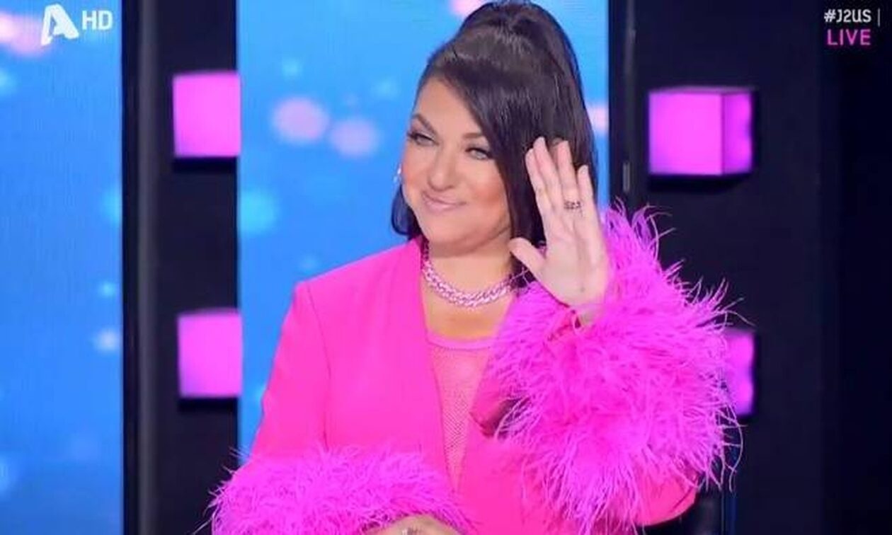 J2US: Η Καίτη Γαρμπή χαιρέτισε με βασιλικό τρόπο λόγω της στέψης (vid) - Newsbomb