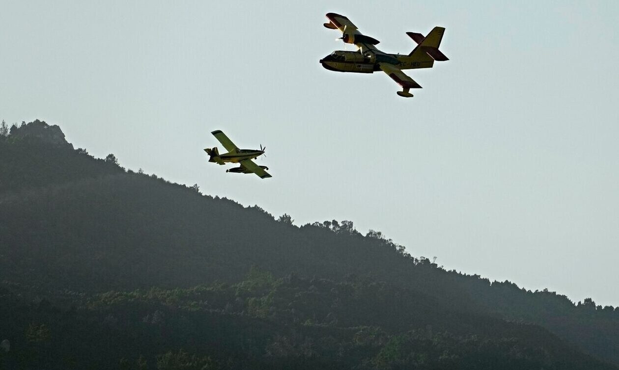 Greece sending two Canadair planes and 20 tonnes fire retardant to ...