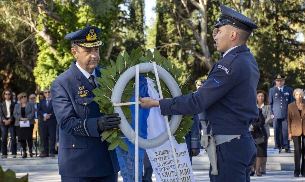 Επιμνημόσυνη Δέηση στο Μνημείο Πεσόντων Αεροπόρων στην Αεροπορική Βάση ...