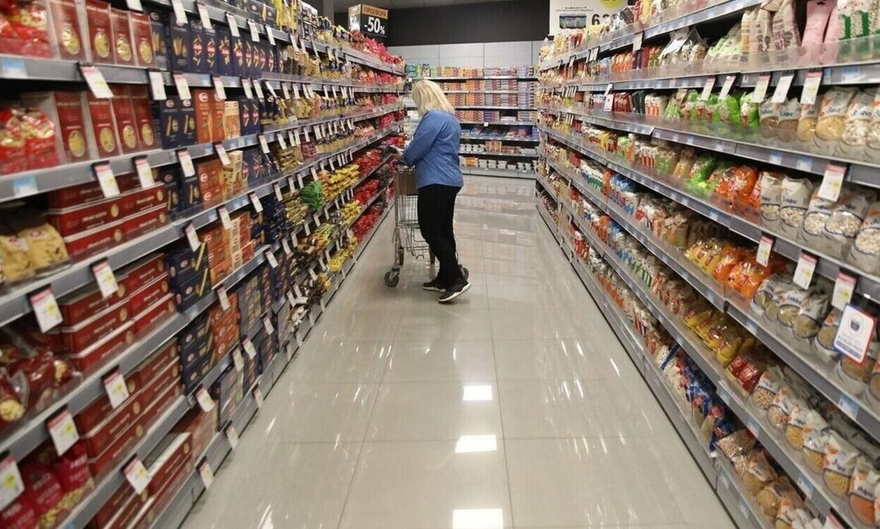 Ακρίβεια: Μειωμένες τιμές κατά 15%-20% στα καθαριστικά και τα προϊόντα ...