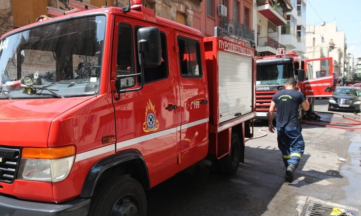 Ρέθυμνο: Συναγερμός στην Πυροσβεστική - Άρπαξε φωτιά στέγη σπιτιού στο ...