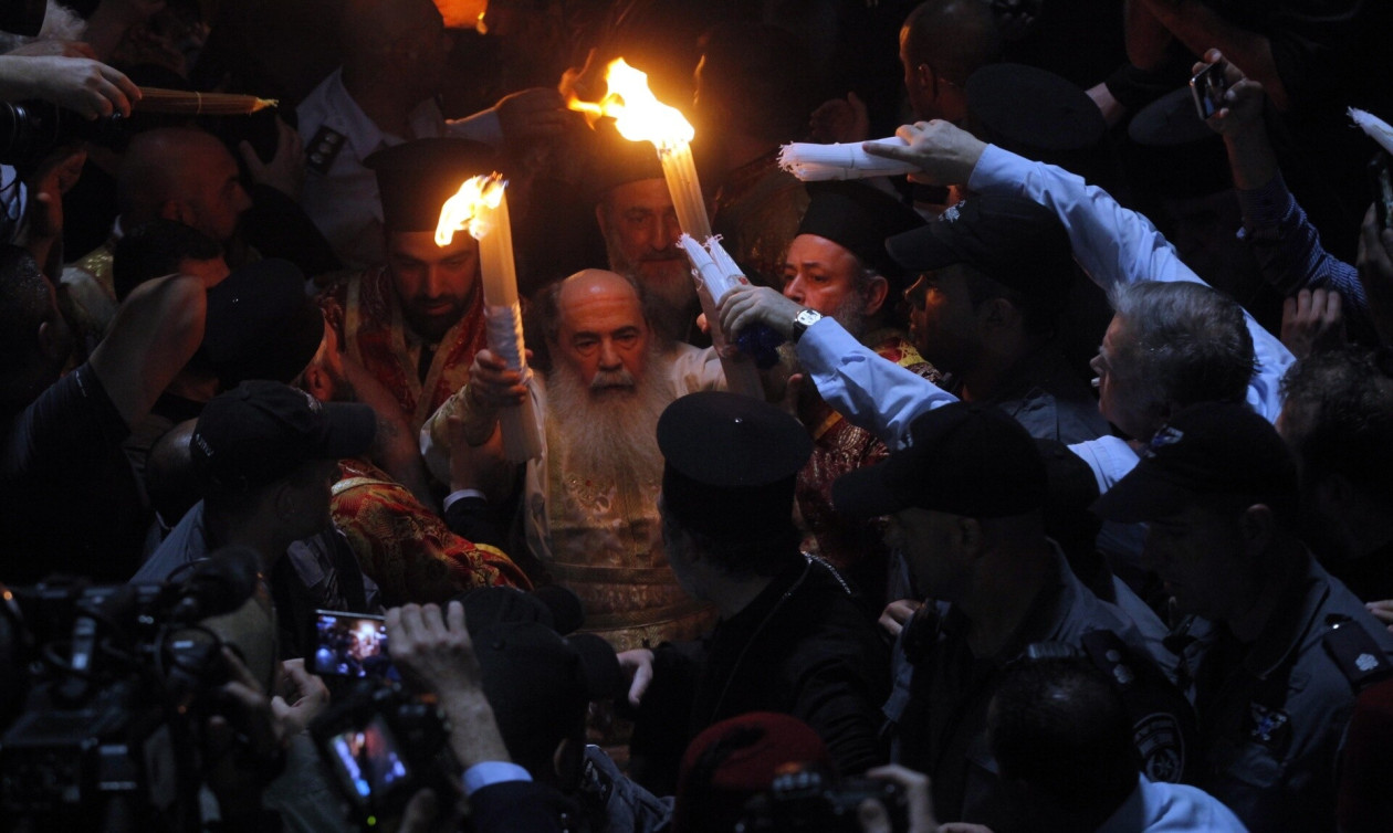 Ιστορικές μαρτυρίες για το Άγιο Φως απάντηση στους αμφισβητίες - Newsbomb