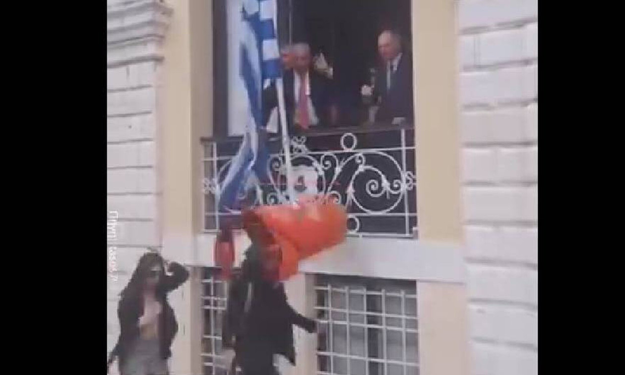 Κέρκυρα: Μπότης έπεσε στο κεφάλι γυναίκας από το γραφείο του δημάρχου ...
