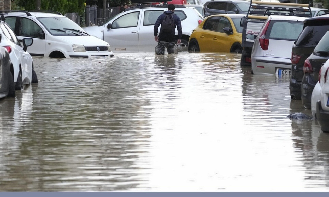 Συναγερμός στην Ιταλία: Υπερχείλιση ποταμού στο Βένετο, πλημμύρισε ...